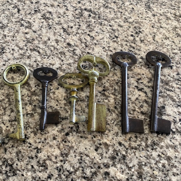 Pottery Barn | Wall Decor | Pottery Barn Set Of 7 Vintage Keys | Poshmark
